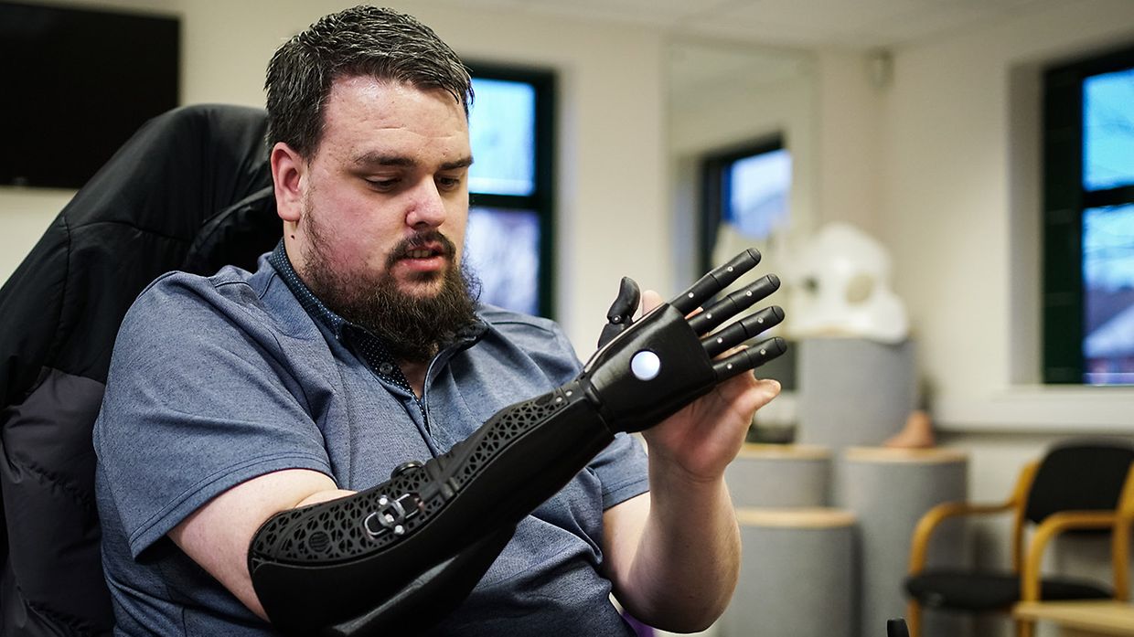 Danny gets his bionic hand. | maxon group